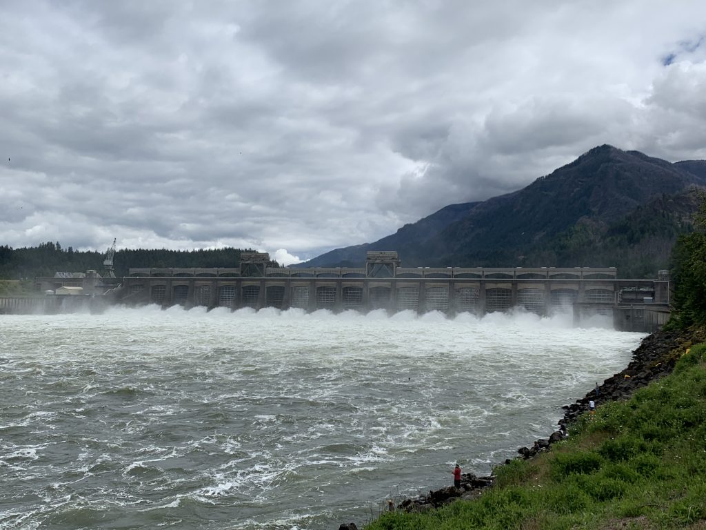 Oregon: Bonneville Dam & Crown Point - Chase the Blue Dot